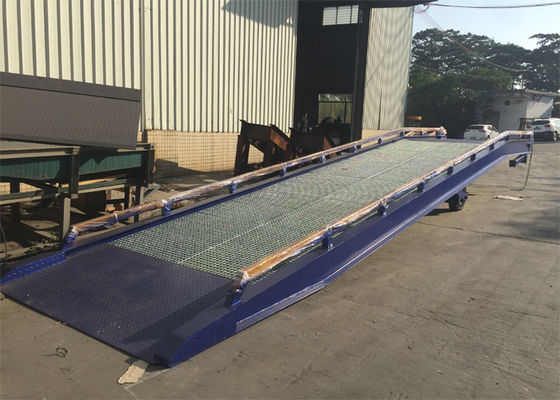 Loading And Bongkar muat Roda Jalan / Container Dock Ramp